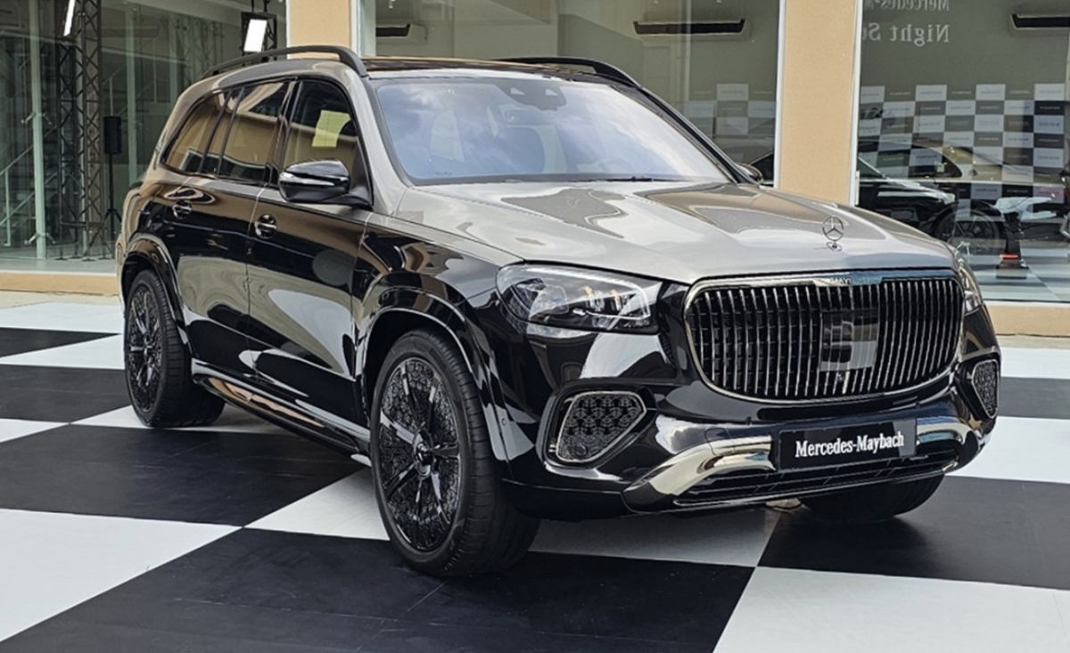 벤츠 GLS, X7에 3배나 밀려 ‘체면 구긴 삼각별’...1천만원 더 비싸고 뒷자리 불편하니 당연한 결과?